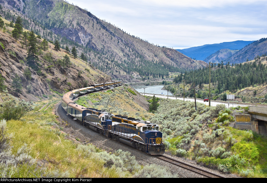RMRX 8011 8016 "Rocky Mountaineer"
